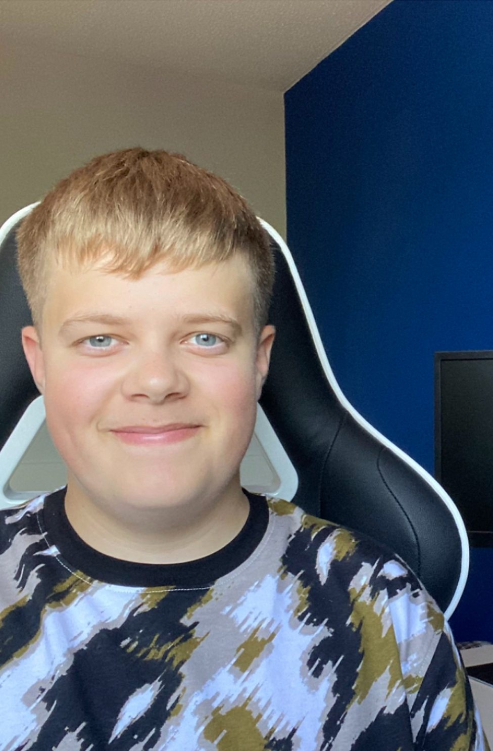 3 students studying T-levels share their experiences - BBC Bitesize