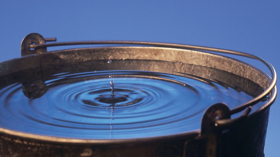 Observing waves in water guide for KS3 physics students - BBC Bitesize