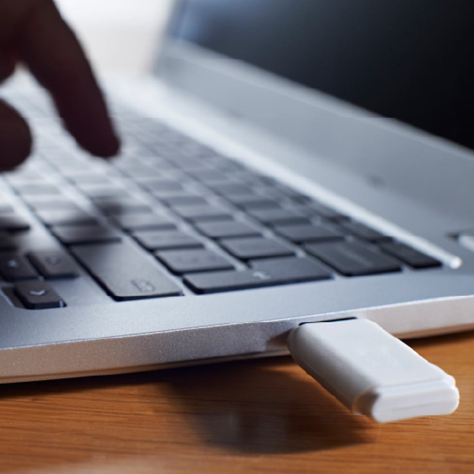 How is all our digital data stored? - BBC Bitesize