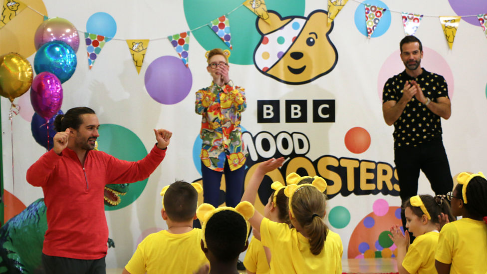 PSHE KS1: Hand to Hand | Moodboosters - BBC Bitesize