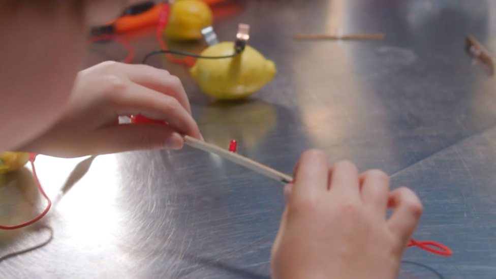All about batteries - BBC Bitesize