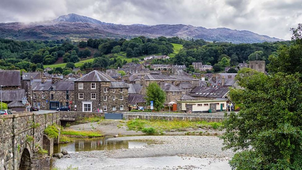 Nofelau - TGAU Llenyddiaeth Gymraeg - BBC Bitesize