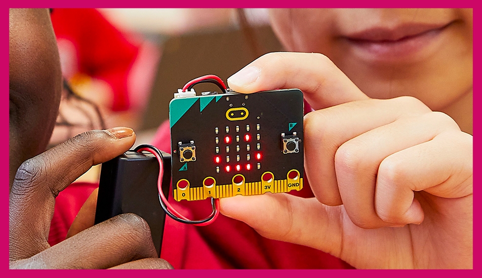 BBC micro:bit - cewri codio | Fideo gwasanaeth ysgol cewri codio - BBC ...