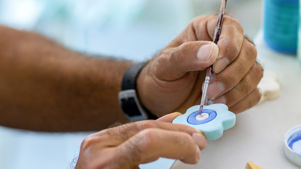 What happens when you mix colours? - BBC Bitesize