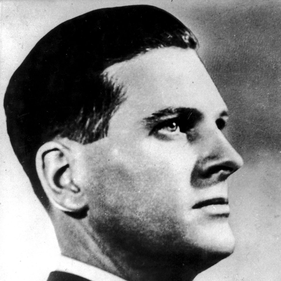 What methods of control did Hitler use to cement his absolute power ...