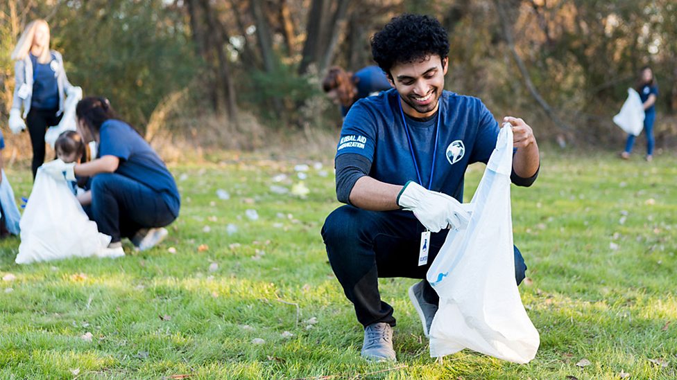 Talking about environmental issues and possible solutions in Spanish ...