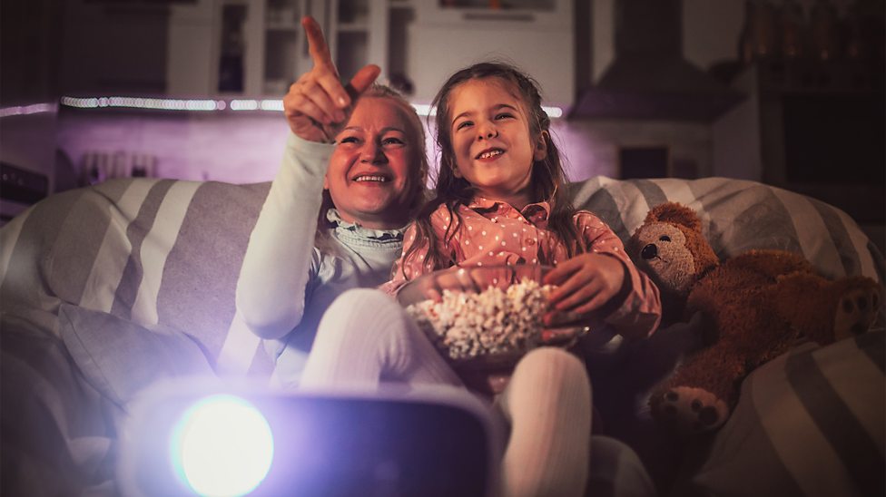 What to do at a sleepover: ideas for fun with your grandchildren - BBC ...