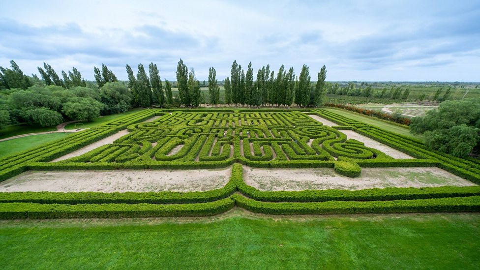 Five amazing mazes across the world - BBC Bitesize