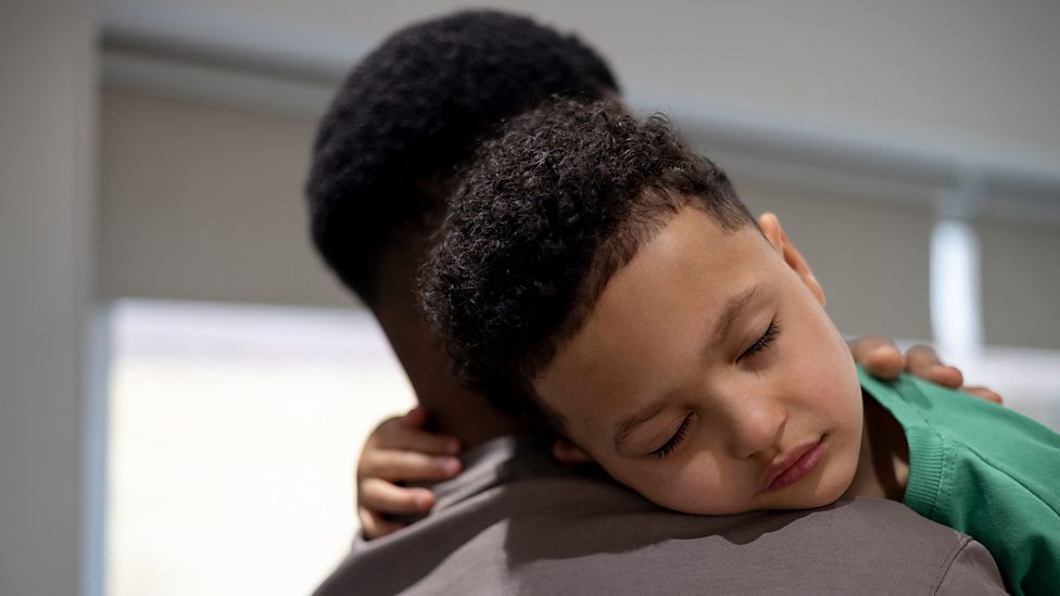 What is 'fussy eating'? How to avoid mealtime battles with your child ...