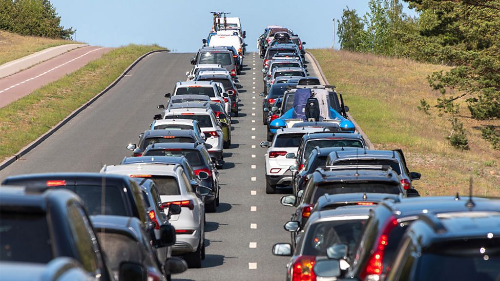 How to describe different countries and their features in French - BBC ...