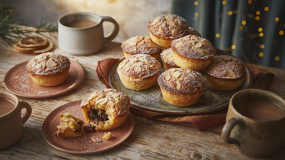 What food do celebrity chefs actually take to Christmas parties? - BBC Food