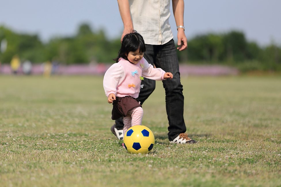 What are gross motor skills in child development? - BBC Tiny Happy People