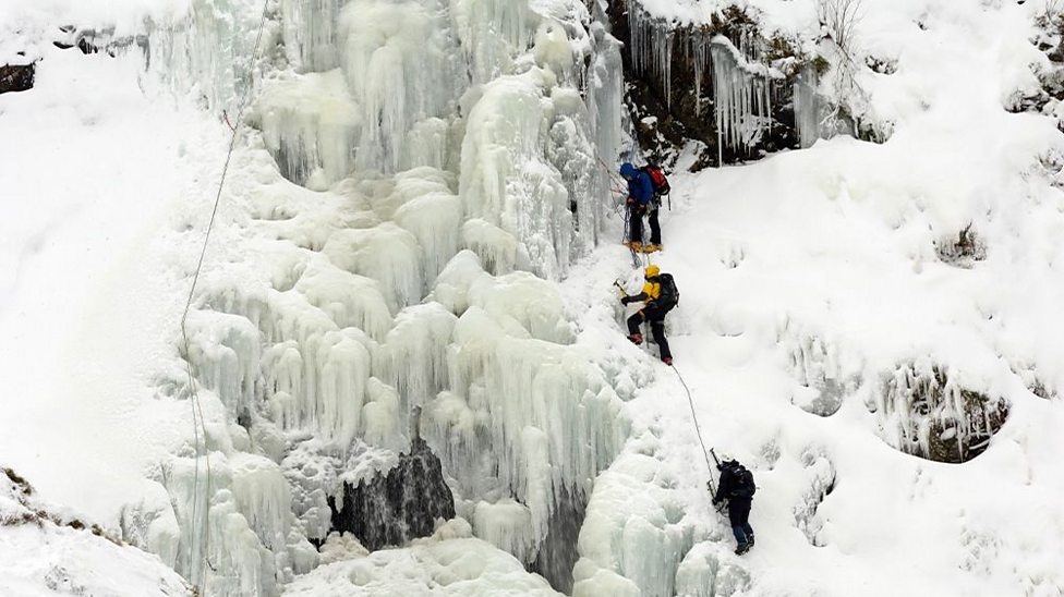 Five incredible and icy 'frozen' waterfalls - BBC Bitesize