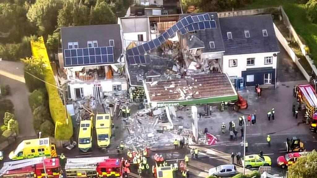 Creeslough: Tributes to petrol station explosion victims - BBC News