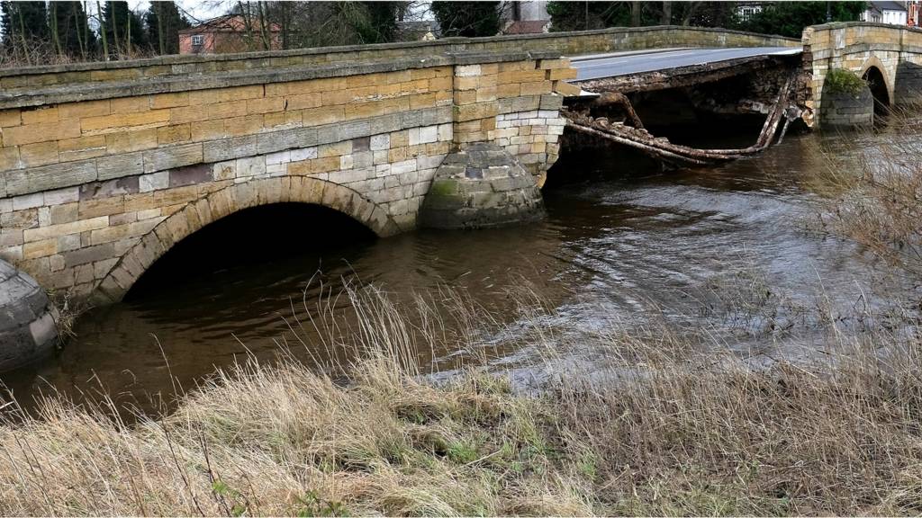 Yorkshire floods: Latest updates - BBC News