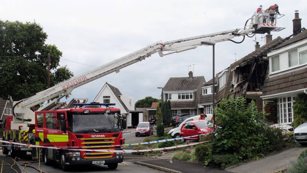 As it happened: Two killed in Derbyshire house explosion - BBC News
