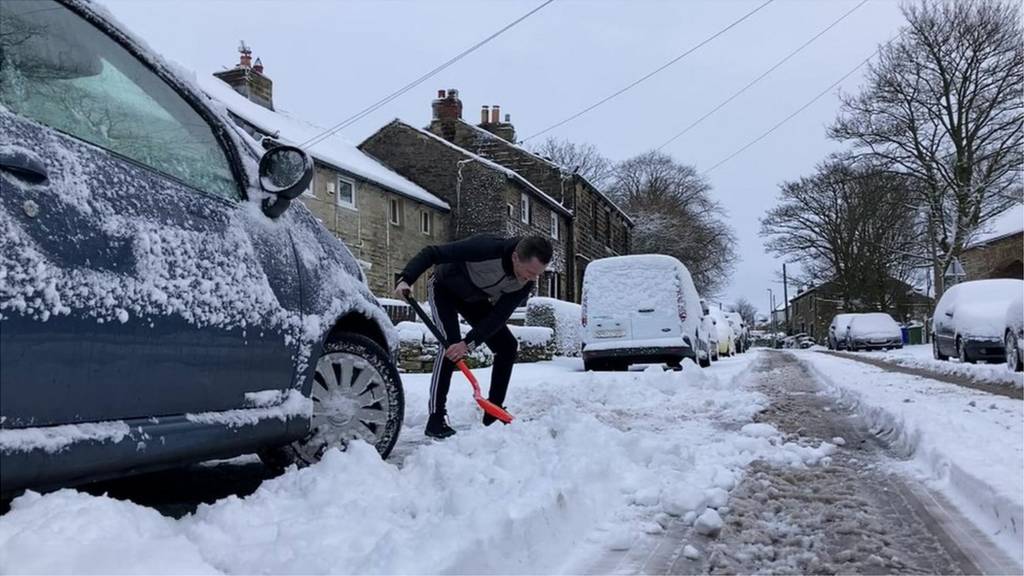 Snow and ice cause disruption in the North West - BBC News
