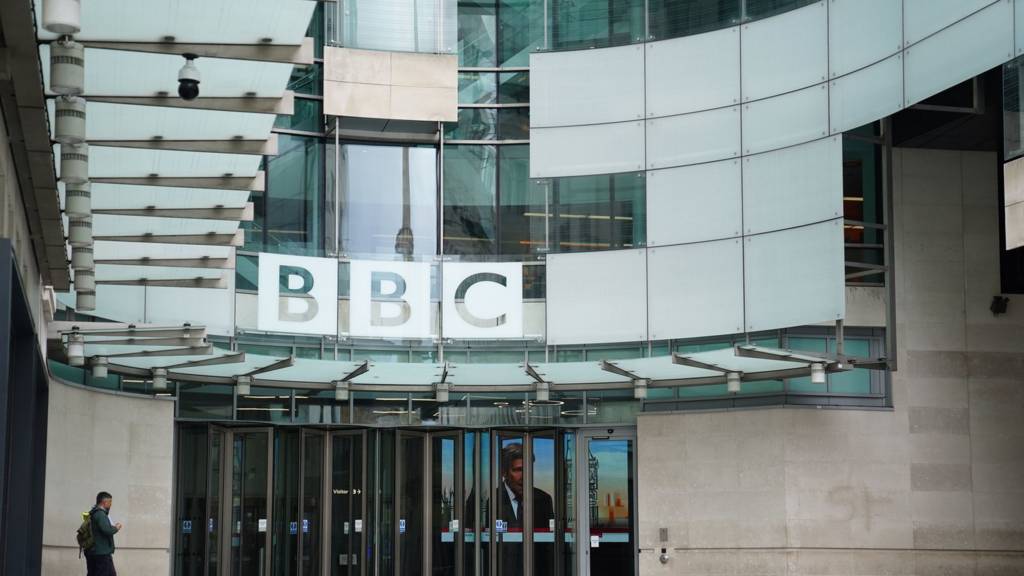 Complaints review after Huw Edwards claims due in autumn - BBC DG - BBC ...