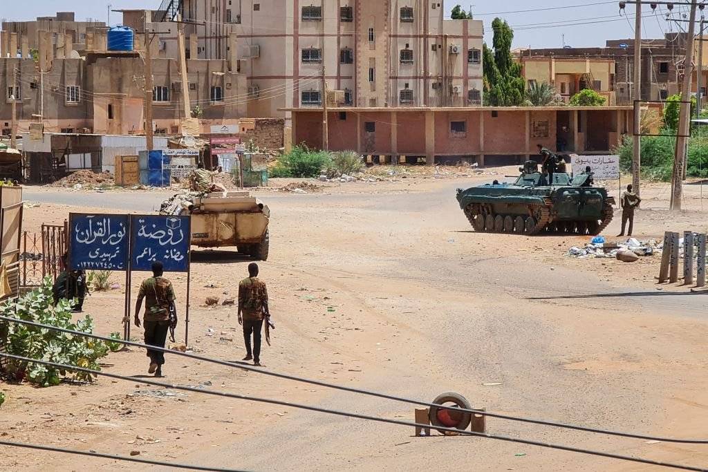 تحذيرات دولية من تبعات الصراع في السودان على المرافق الصحية، واتهامات