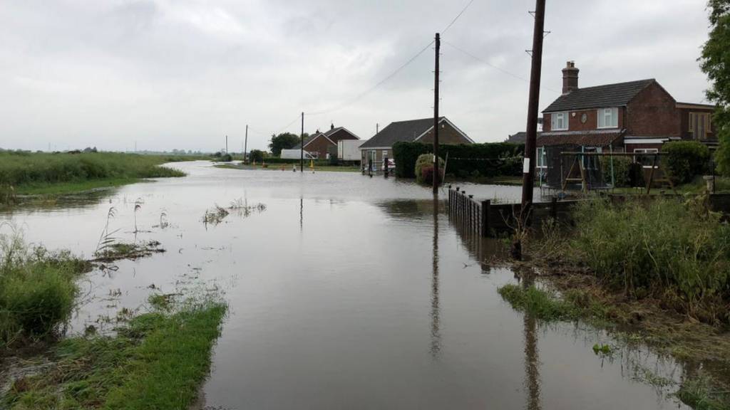 Flooding in Lincolnshire: Latest updates - BBC News