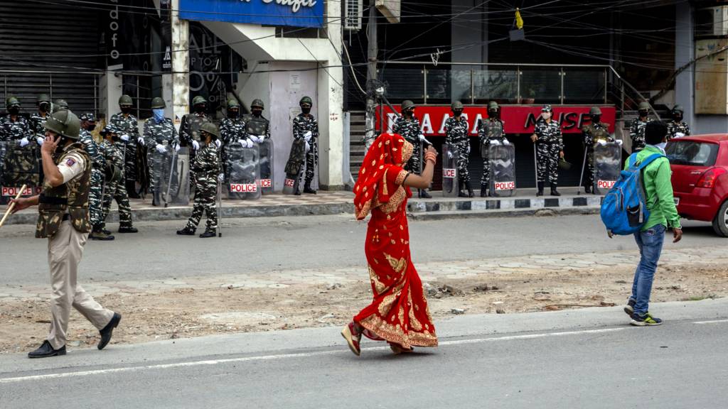 Coronavirus updates: Indian PM orders a total lockdown to tackle virus ...