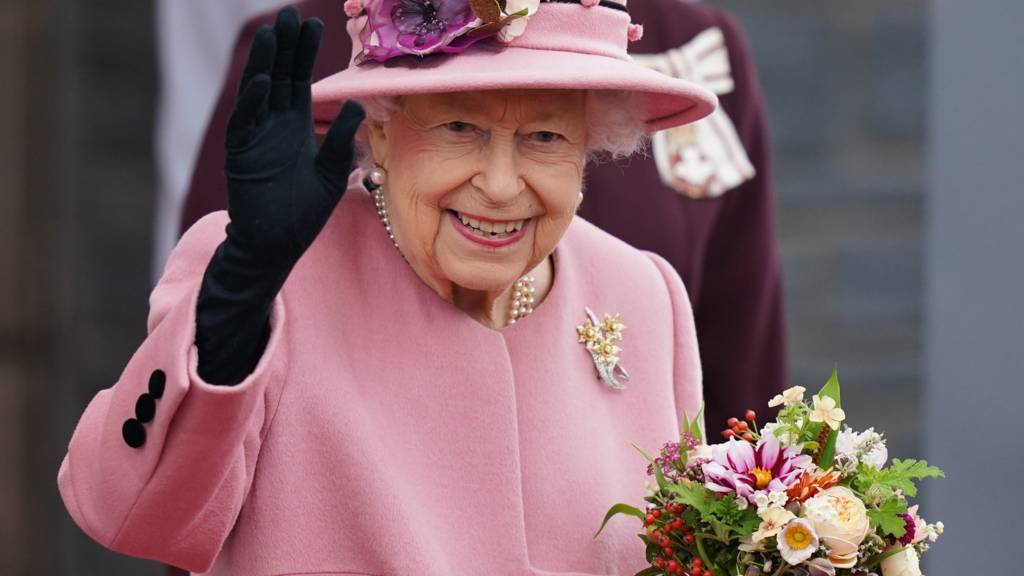 As it happened: Queen officially opens the Senedd - BBC News