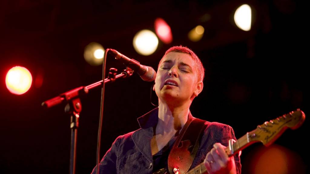 Tributes paid to 'beloved' Irish singer Sinéad O'Connor - BBC News