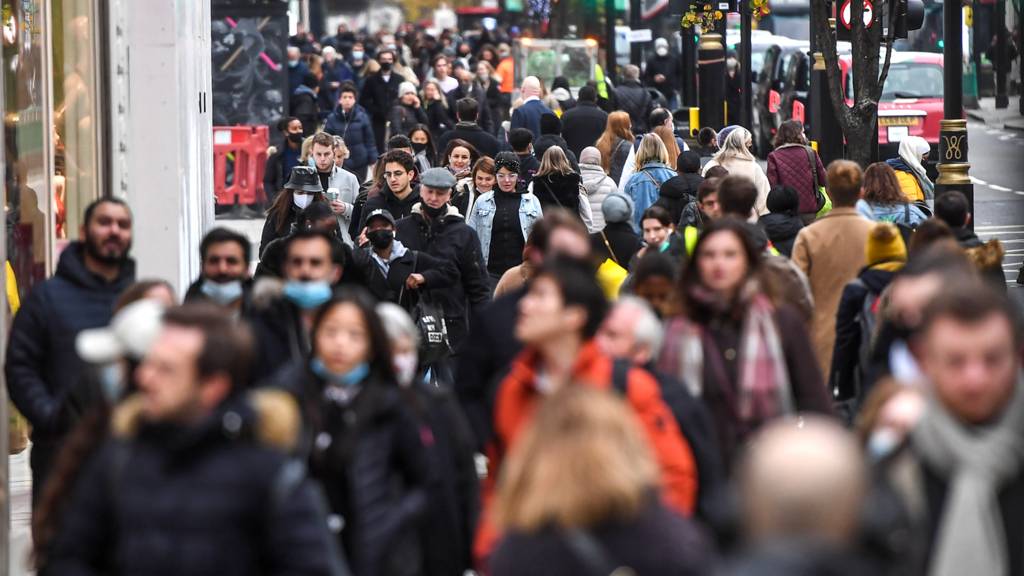 UK net migration in 2022 revised upwards to 745,000 - BBC News