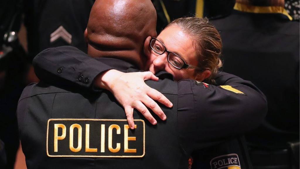 Dallas mourns police officers killed in shooting - BBC News
