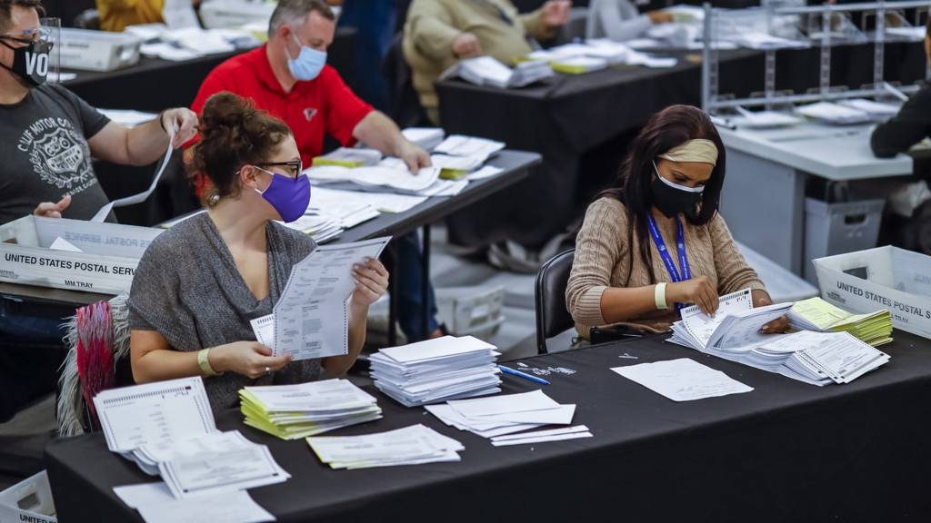 US election 2020: Georgia to recount election ballots by hand - BBC News