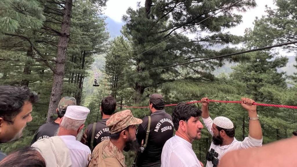 Pakistan cable car: Relief as all eight people rescued from stranded vehicle - BBC News