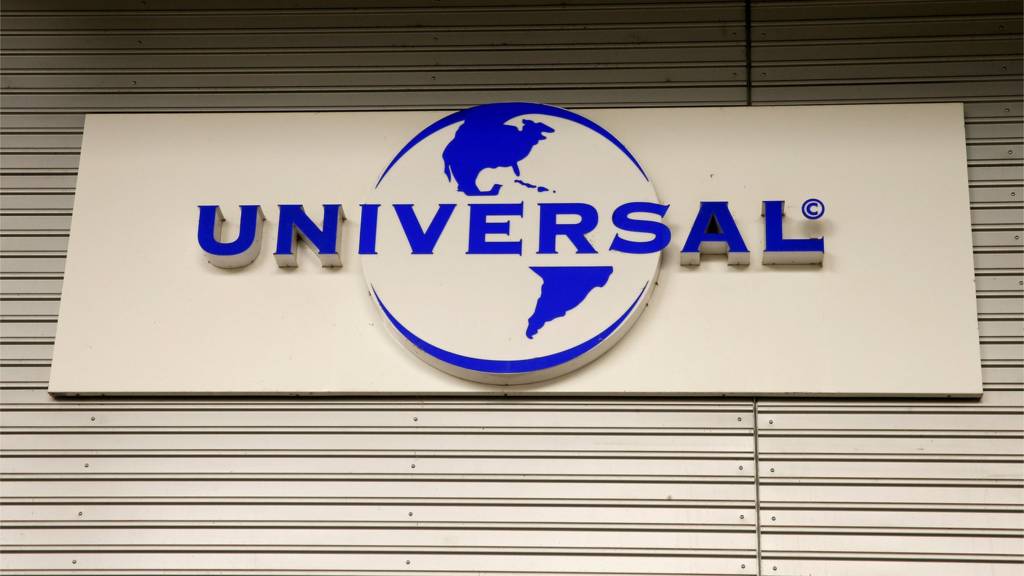 Business Live: Universal stake for sale - BBC News