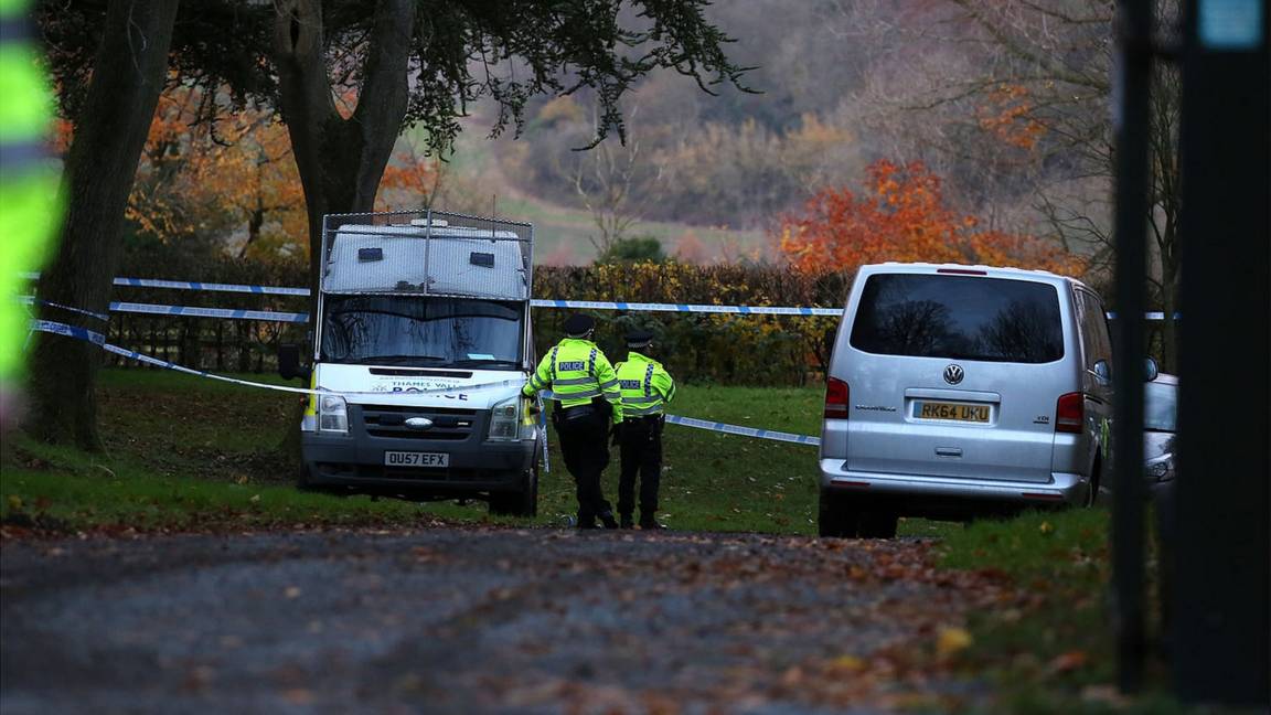 Updates: Mid-air crash in Buckinghamshire - BBC News