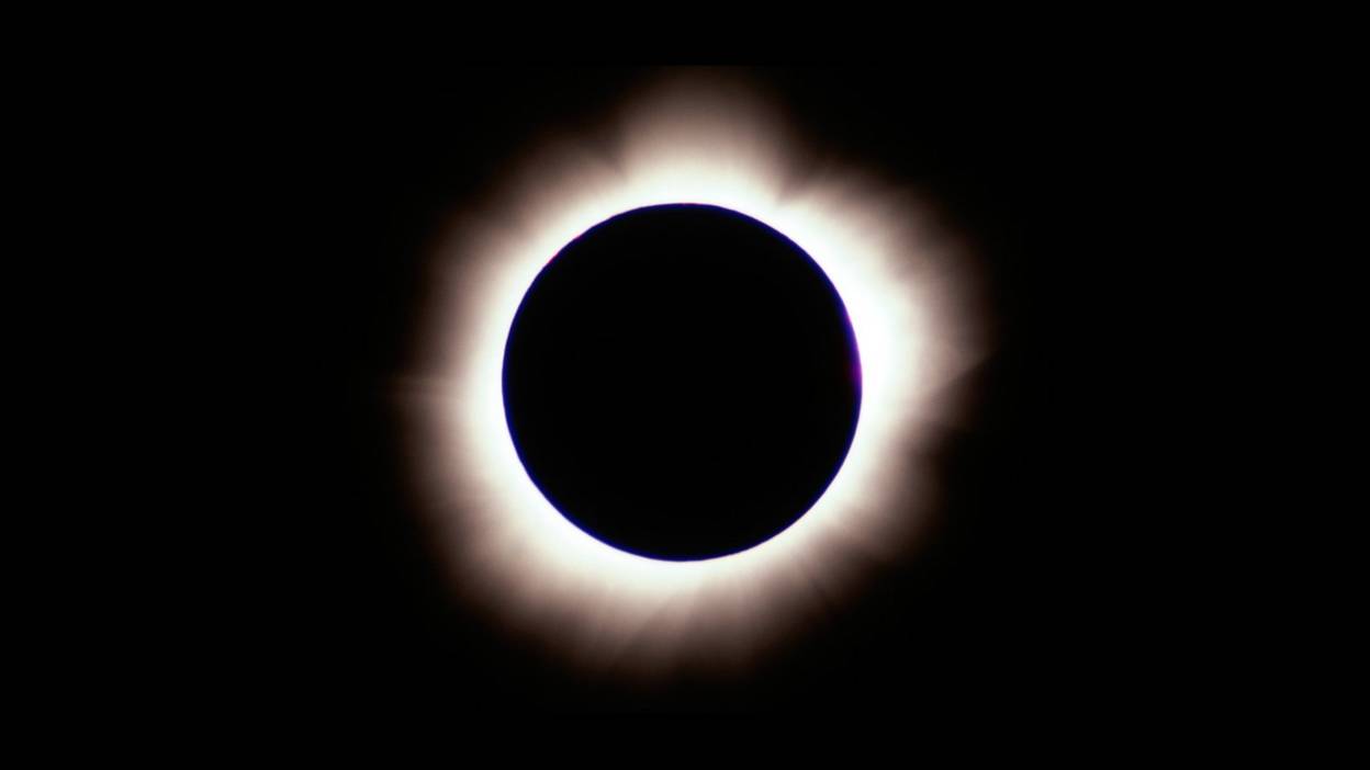 As it happened: Solar Eclipse 2017 - BBC News