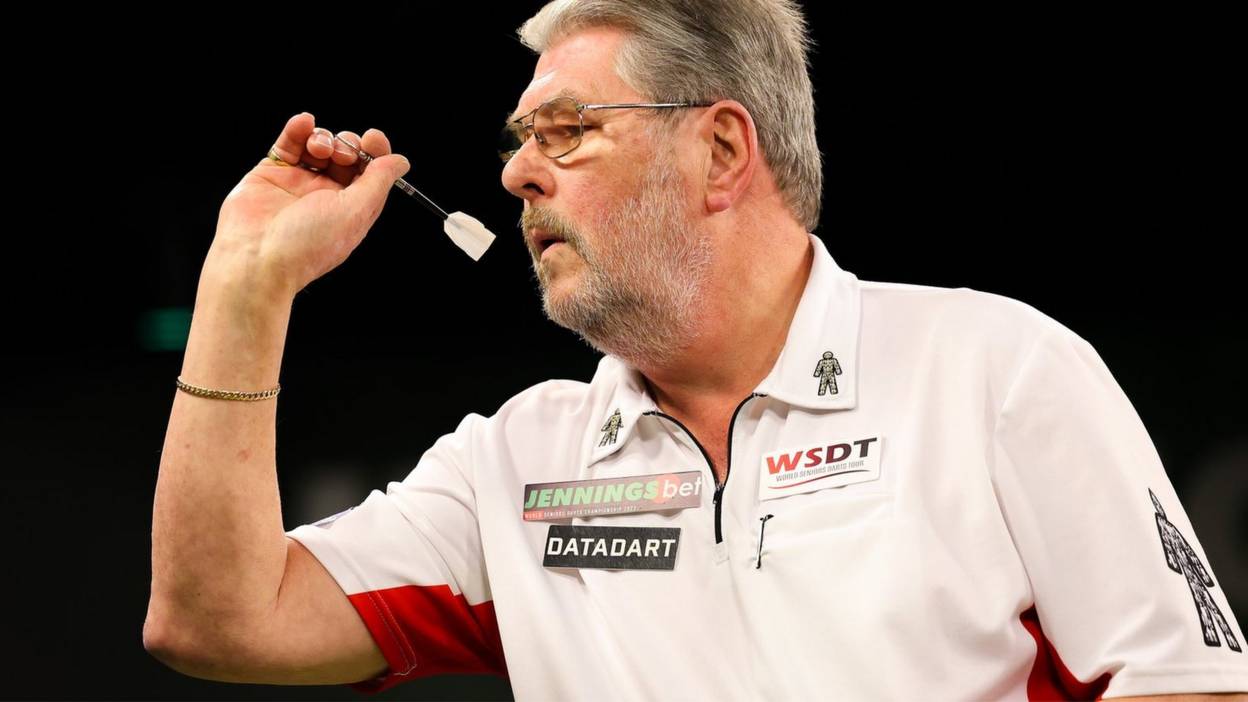 World Seniors Champion of Champions Darts : Robert Thornton v Richard ...