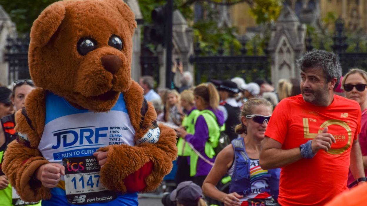 London Marathon finish-line cameras - can you spot your mates? - Live ...