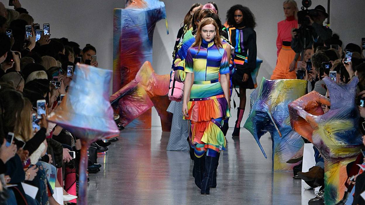 London Fashion Week: The unseen people behind the scenes - BBC Three