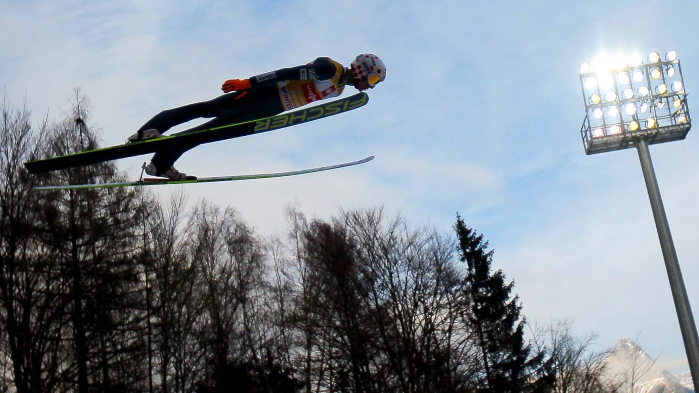 Sochi 2014: Ski jumping - men's normal hill - Live - BBC Sport