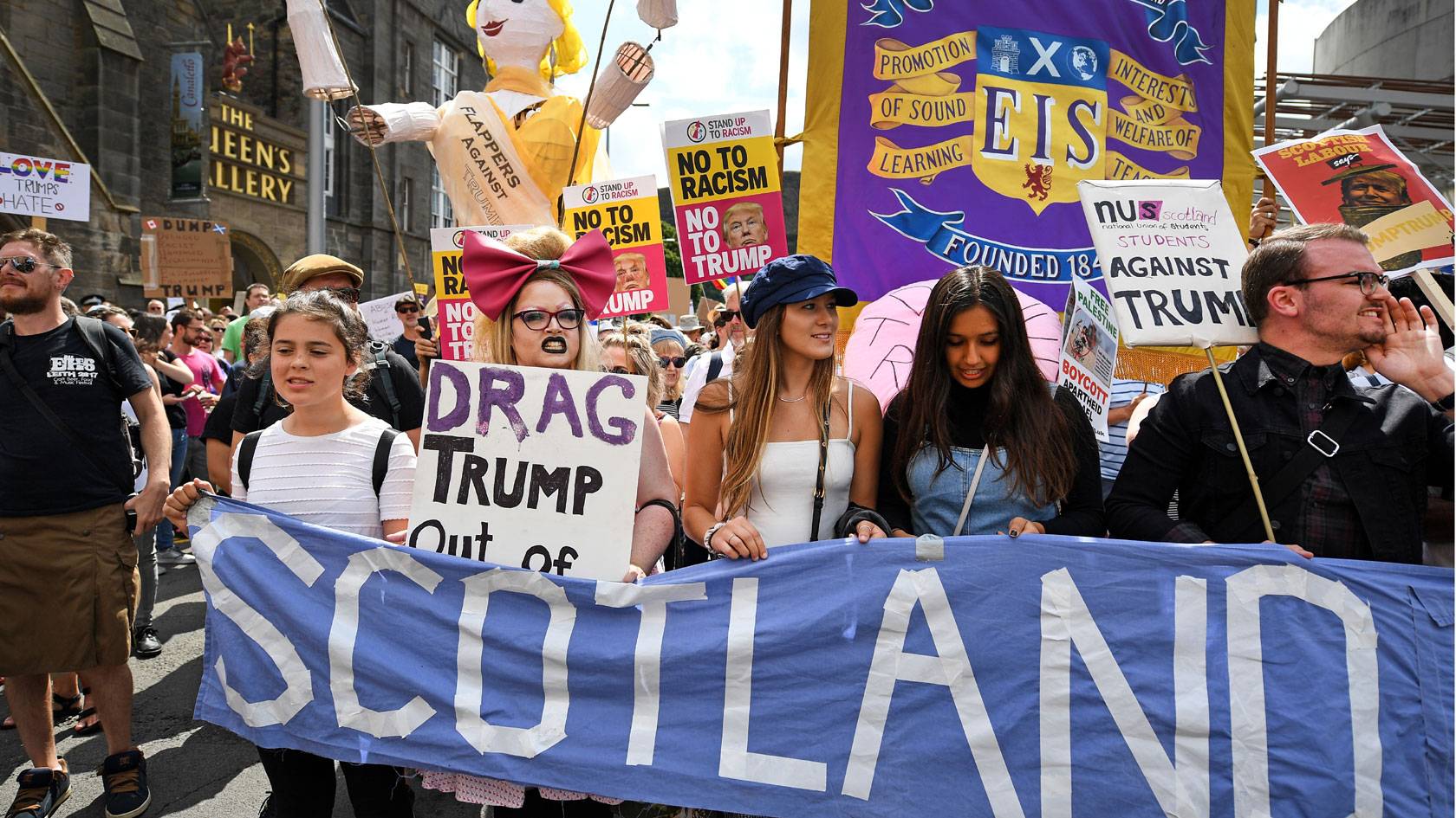 Donald Trump: US president in Scotland amid protests - BBC News