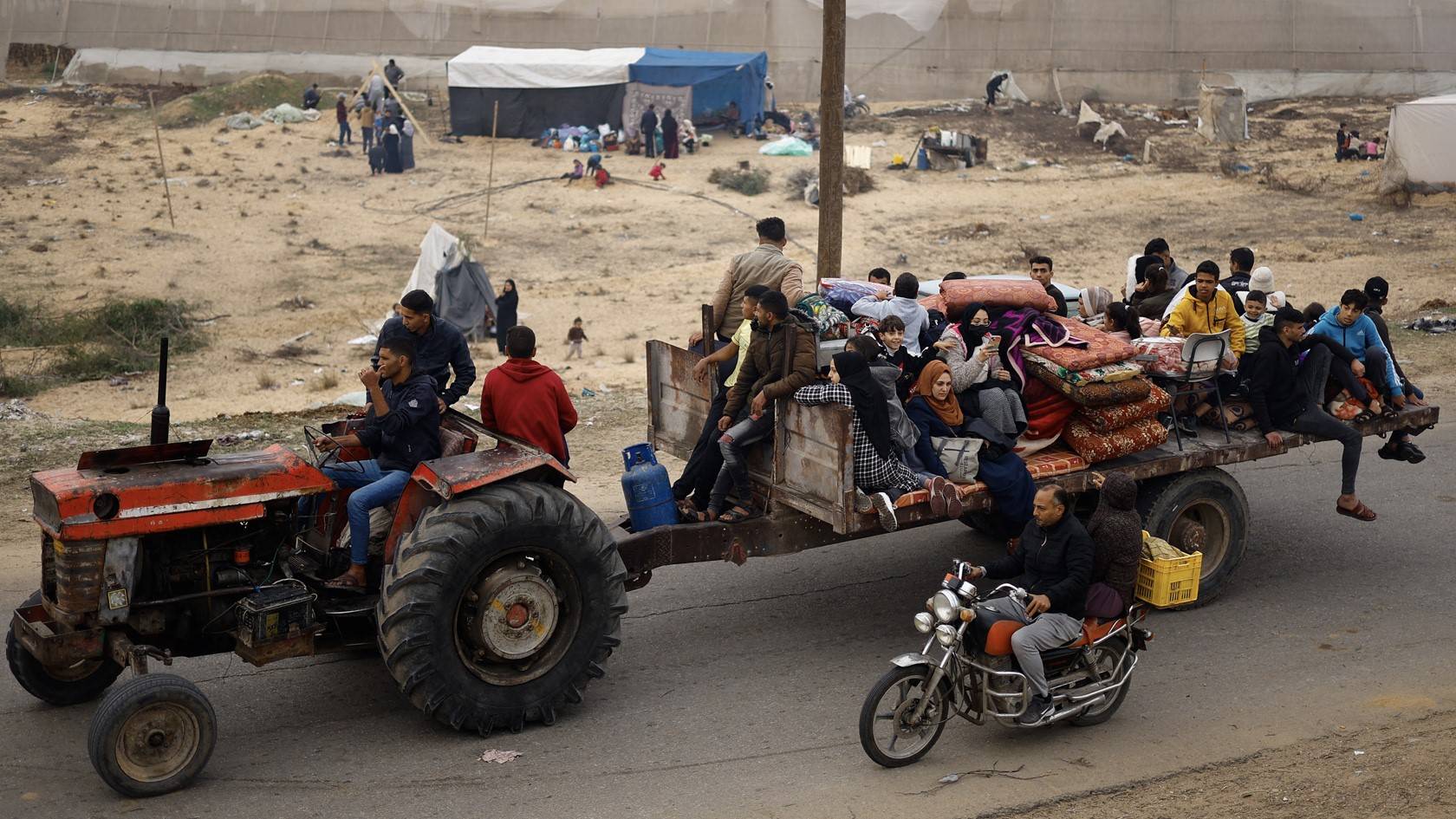 Israel says troops in 'heart of Khan Younis' after bombarding south ...