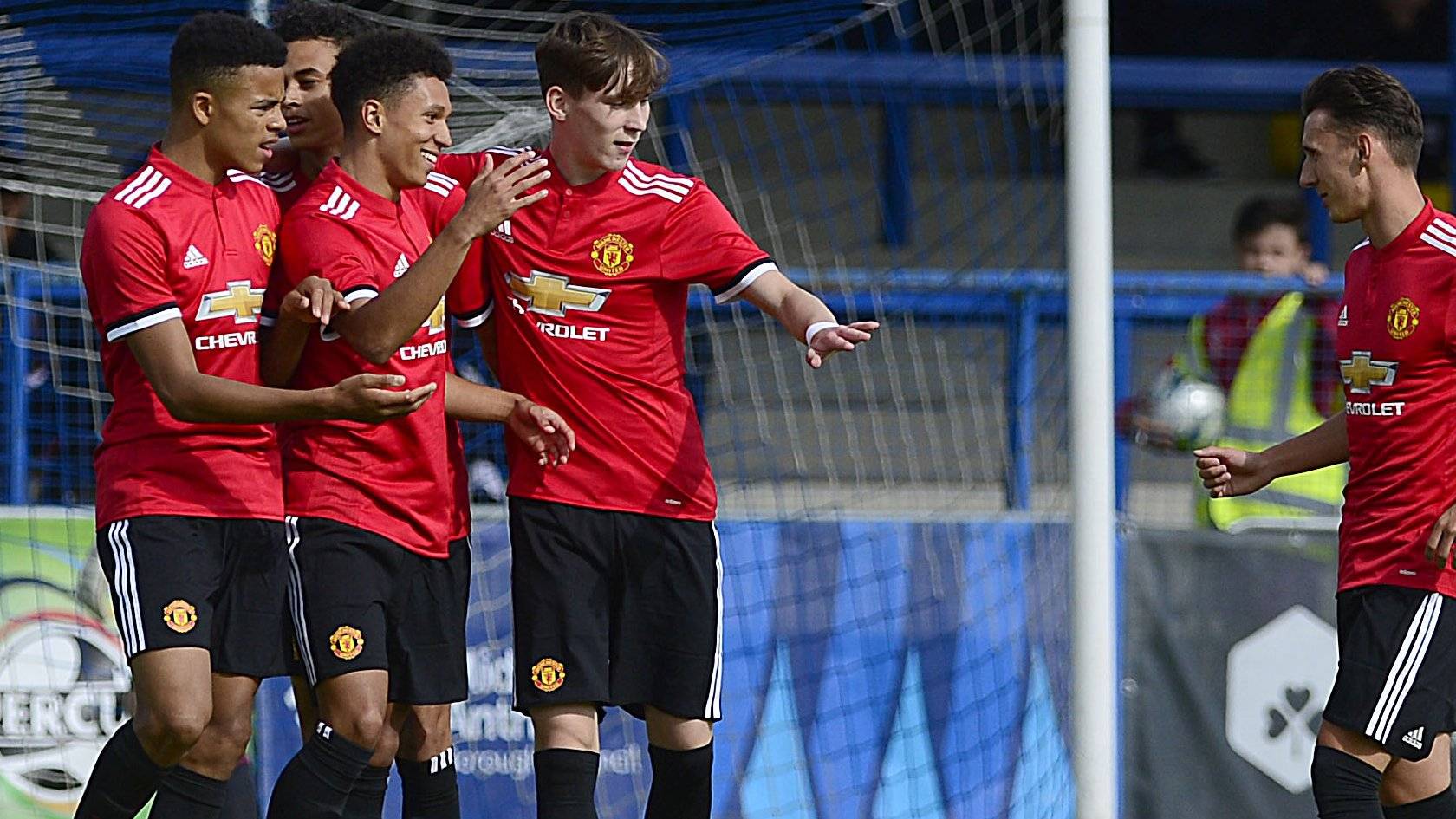 Super Cup NI: Northern Ireland U18 v Manchester United U18 - Live - BBC Sport