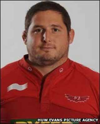 Wales and Scarlets prop Rhys Thomas undergoes heart surgery - BBC Sport