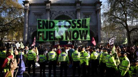 UK climate change protests - BBC News