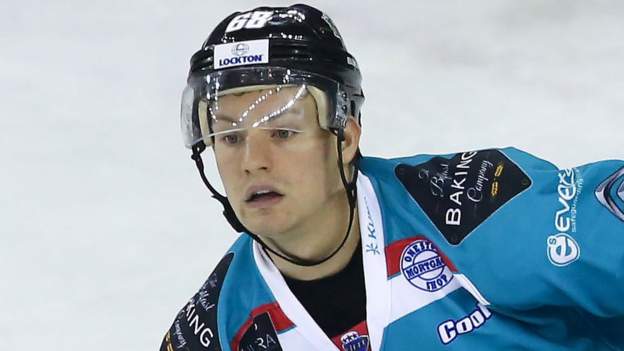 Chris Higgins agrees to stay with Belfast Giants - BBC Sport