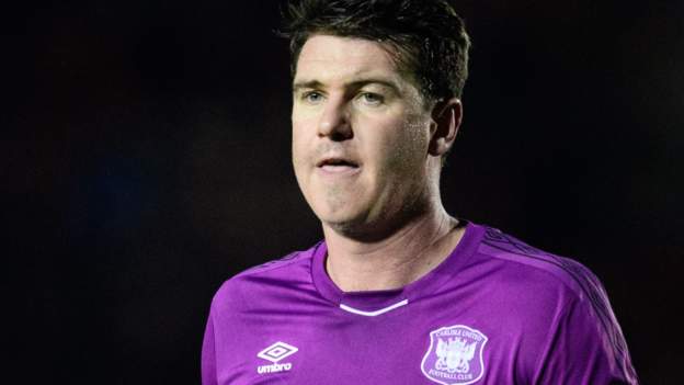 Anthony Gerrard: Carlisle United defender extends contract - BBC Sport