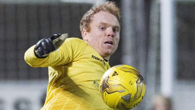 Lee Robinson: Dunfermline sign former Rangers goalkeeper - BBC Sport