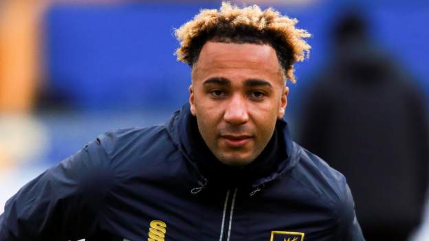 Nicky Maynard: Newport County sign Mansfield Town striker on loan - BBC ...