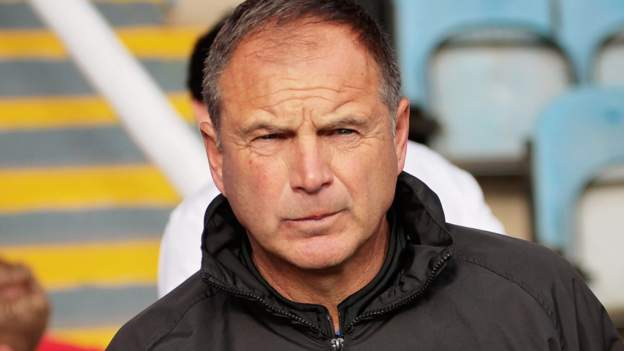 Steve Lovell: Gillingham manager signs new contract until 2020 - BBC Sport
