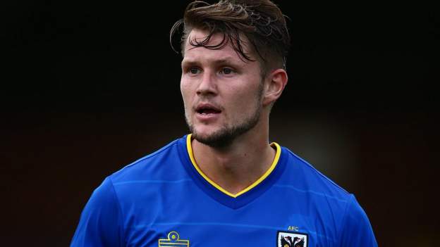 Jake Reeves: AFC Wimbledon midfielder signs new contract - BBC Sport
