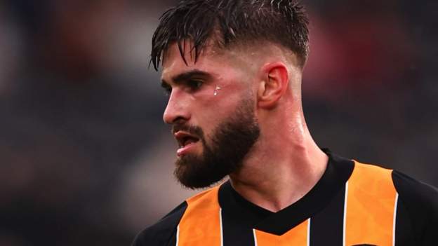 Brandon Fleming: Oxford United sign Hull City left-back on loan - BBC Sport